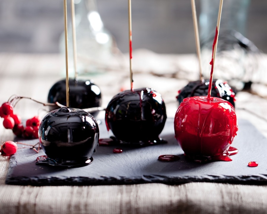 Trick For Your Treat: Poison Candy Apples Done Right | Cartageous